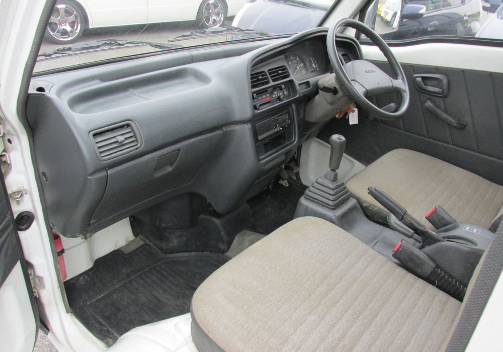 人気の中古軽トラック！スズキ キャリィ KC 4WD ホワイト H6(1994)年 | スズキ | カプチーノ等中古車の販売買取実績豊富なレイズで取り扱う車のギャラリー