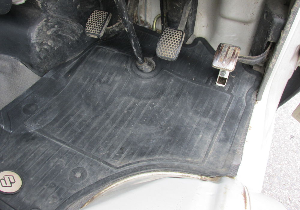 人気の中古軽トラック！スズキ キャリィ KC 4WD ホワイト H6(1994)年 | スズキ | カプチーノ等中古車の販売買取実績豊富なレイズで取り扱う車のギャラリー