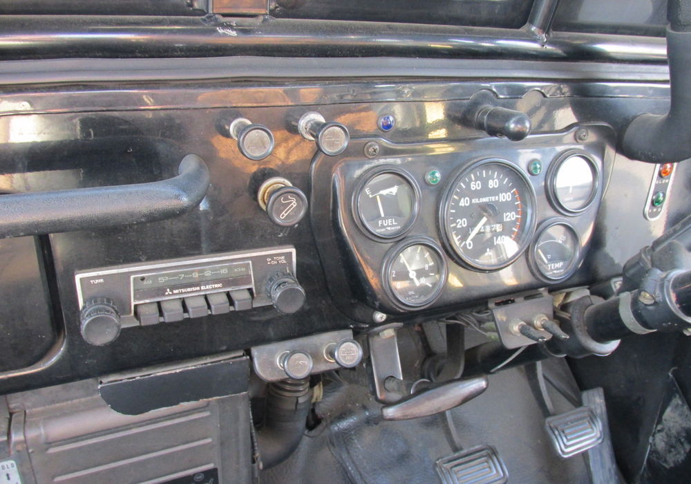 三菱 部品取り Jeep レストアベース ディーゼル 旧車 J54-A 右ハンドル 和泉市引取限定 希少 ジープ MITSUBISHI ...